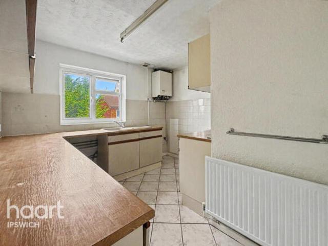 2 bedroom flat for sale in Defoe Road, Ipswich, IP1