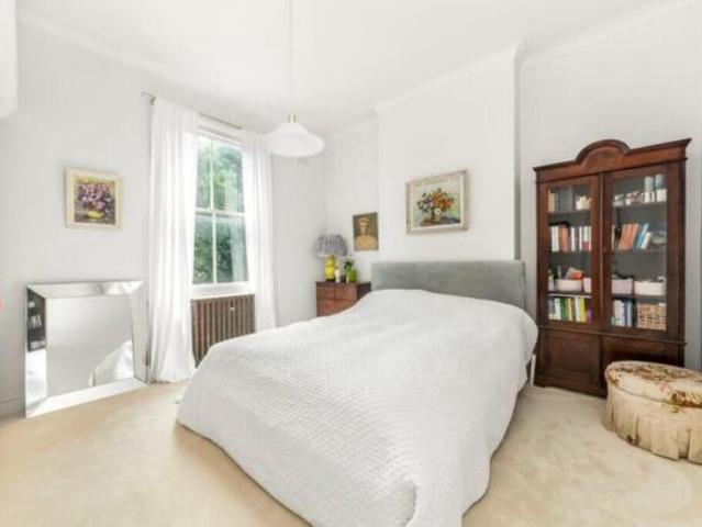 2 bedroom flat for sale in Deronda Road, London, SE24