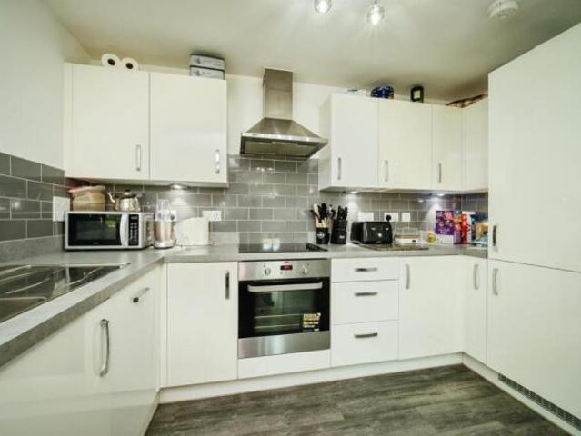 2 bedroom flat for sale in Divot Way, Basingstoke, RG24