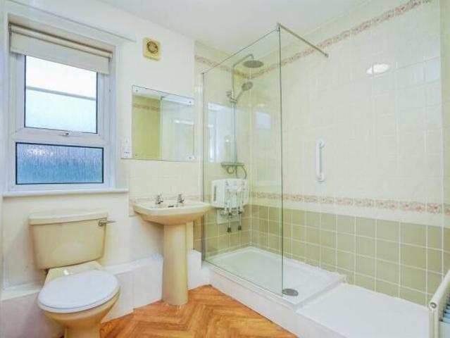 2 bedroom flat for sale in Dominion Close, Leeds, LS7