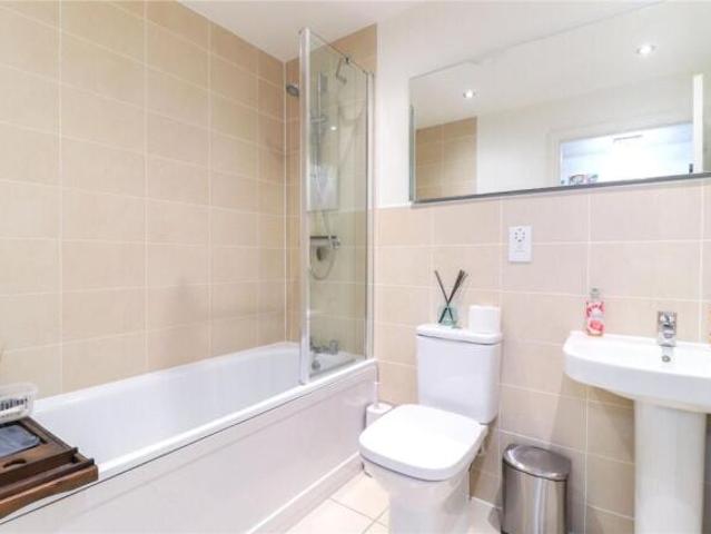 2 bedroom flat for sale in Dodd Road, Watford, WD24