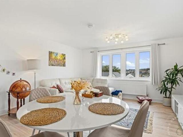 2 Bedroom Flat For Sale In Dol Werdd, Plasdwr