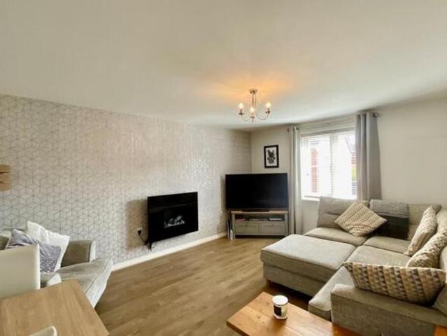 2 bedroom flat for sale in Doveholes Drive, Sheffield, S13 9DR, S13