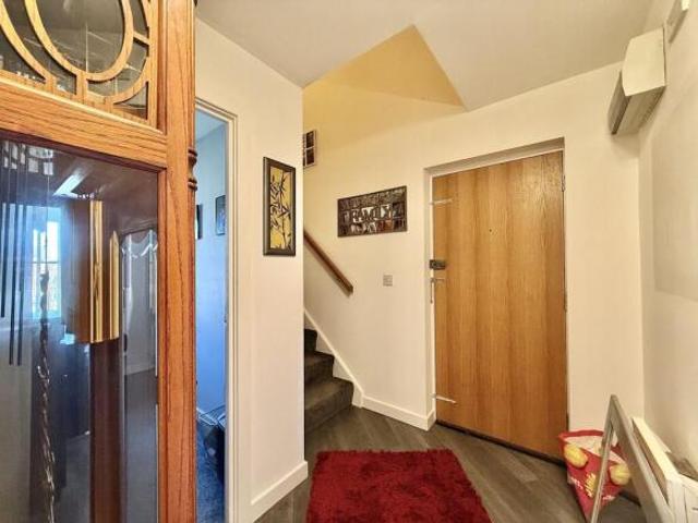 2 bedroom flat for sale in Downham Boulevard, Ipswich, IP3
