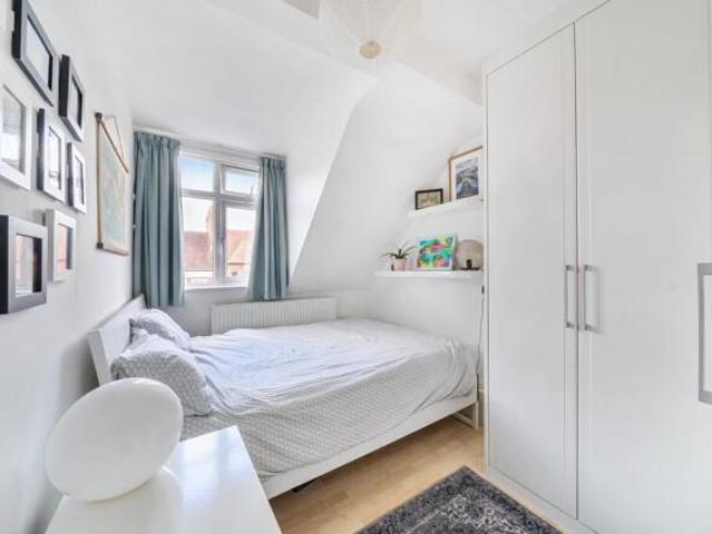 2 bedroom flat for sale in Downton Avenue, Streatham Hill, London, SW2