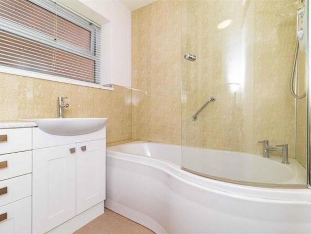 2 bedroom flat for sale in Downview Road, Worthing, BN11