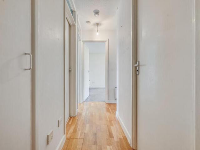 2 bedroom flat for sale in Drood Close, Newlands Spring, Chelmsford, CM1