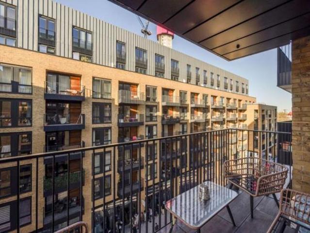 2 bedroom flat for sale in Dray House, Wandsworth, London, SW18