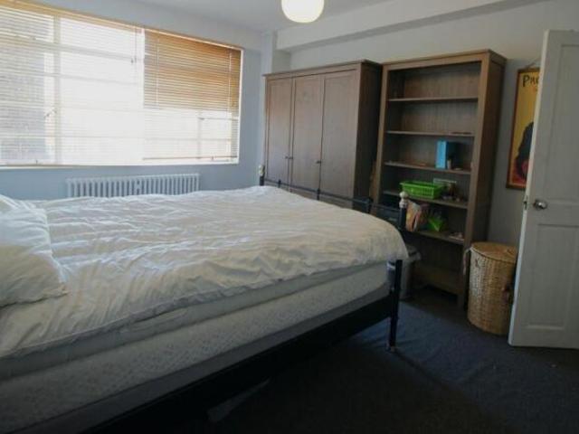 2 bedroom flat for sale in Du Cane Court, Balham High Road, SW17 7JG, SW17