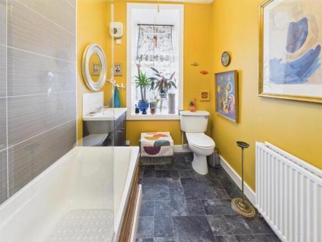 2 bedroom flat for sale in Dumbarton Road, Glasgow, G11