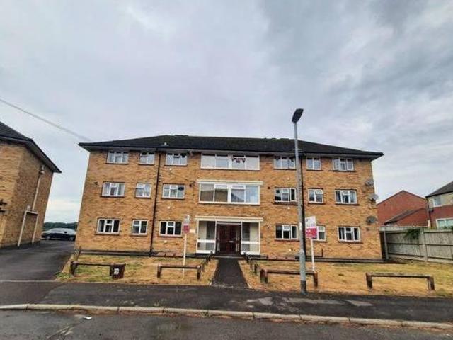 2 bedroom flat for sale in Eagle Close Ilchester BA22
