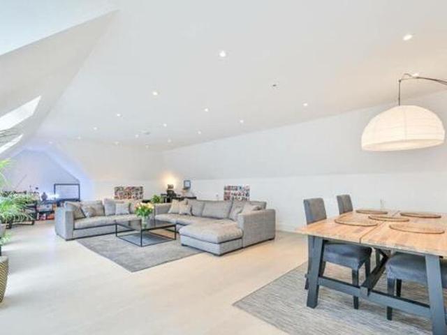 2 Bedroom Flat For Sale In Ealing Broadway, London
