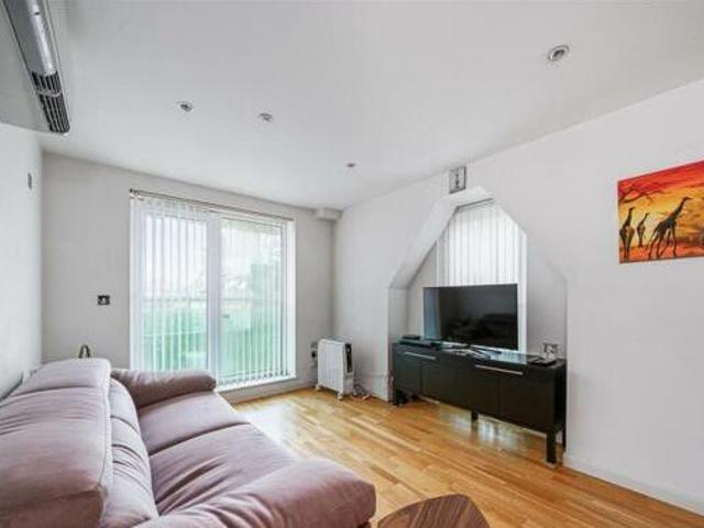 2 Bedroom Flat For Sale In Ealing, London
