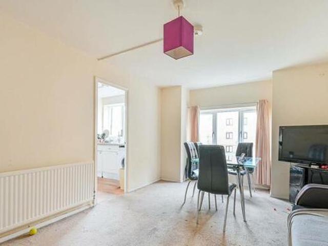2 Bedroom Flat For Sale In Ealing, London