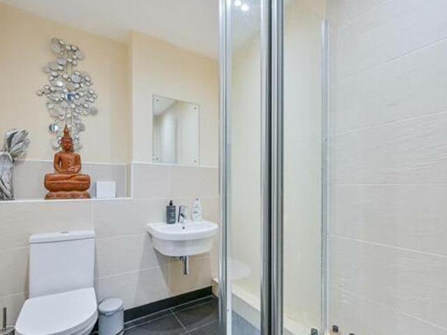 2 Bedroom Flat For Sale In Ealing, London