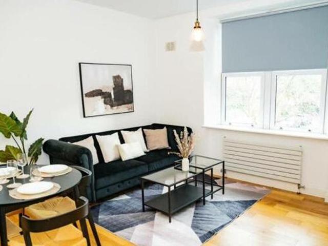 2 Bedroom Flat For Sale In Ealing, London