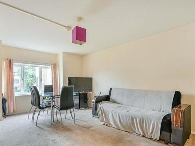 2 Bedroom Flat For Sale In Ealing, London