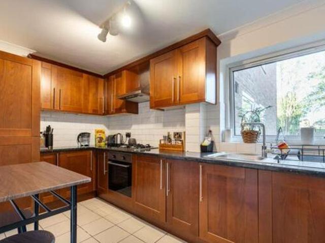2 Bedroom Flat For Sale In Ealing, London