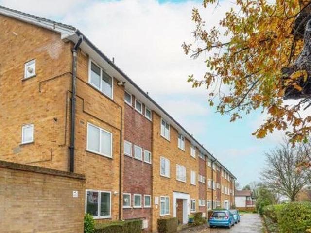 2 Bedroom Flat For Sale In Ealing, London