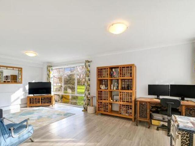 2 Bedroom Flat For Sale In Ealing, London