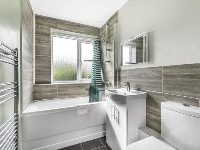 2 bedroom flat for sale in Earley / University / Hospital Area, Reading, Berkshire, RG6