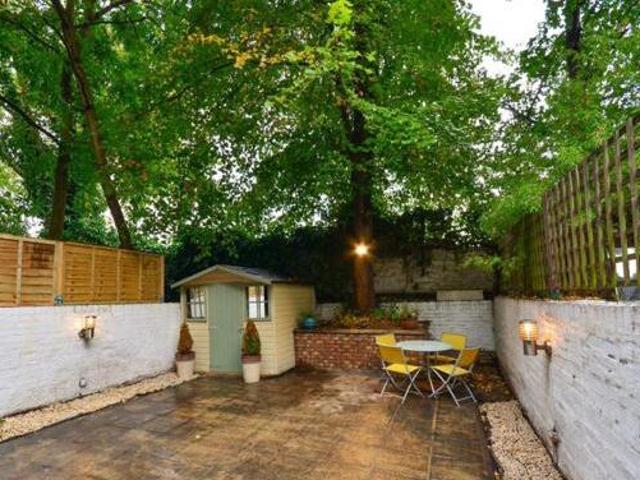 2 Bedroom Flat For Sale In Earls Court, London