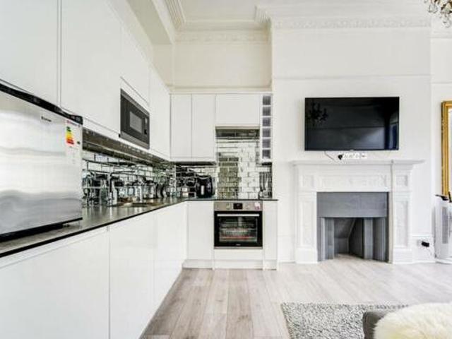 2 Bedroom Flat For Sale In Earls Court, London