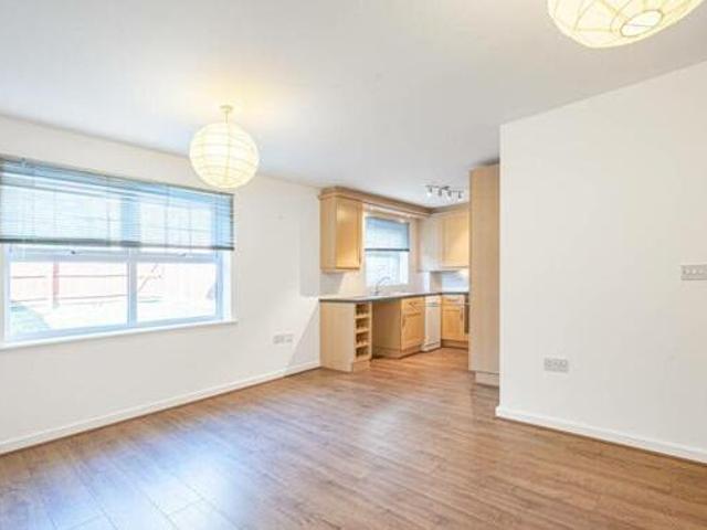 2 Bedroom Flat For Sale In East Barnet, Barnet