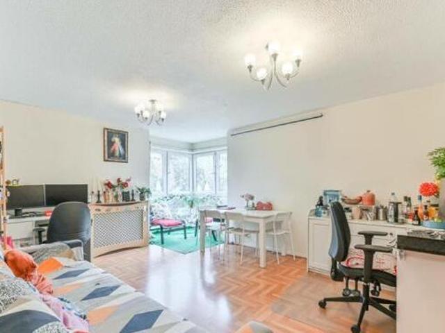 2 Bedroom Flat For Sale In East Croydon, Croydon