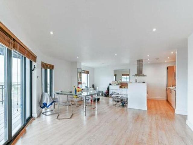 2 Bedroom Flat For Sale In East Croydon, Croydon