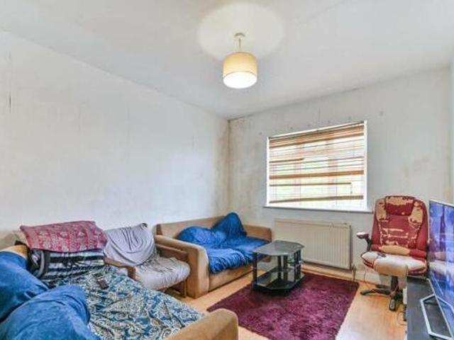 2 Bedroom Flat For Sale In East Croydon, Croydon