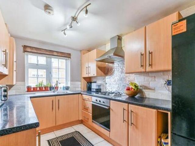 2 Bedroom Flat For Sale In East Croydon, Croydon