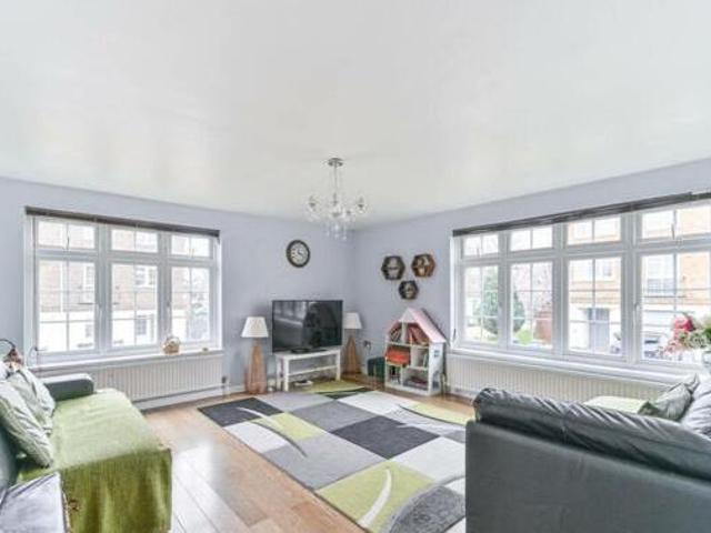 2 Bedroom Flat For Sale In East Croydon, Croydon