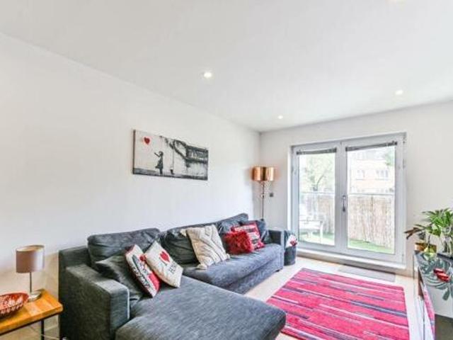 2 Bedroom Flat For Sale In East Croydon, Croydon