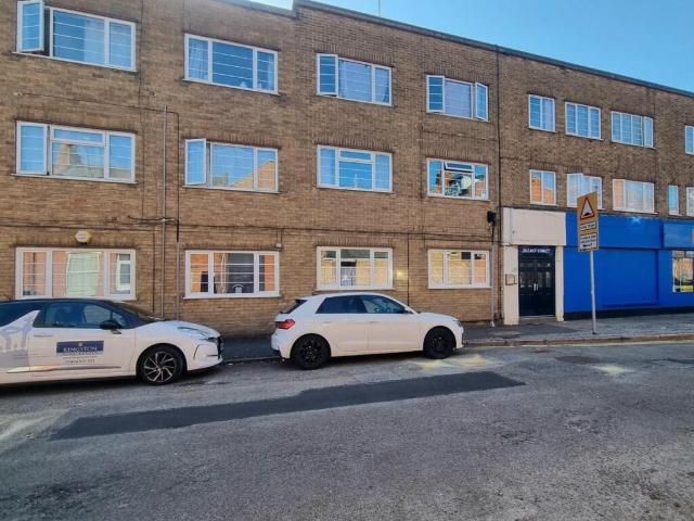 2 bedroom flat for sale in East Street, Abington, NN1 5JZ, NN1