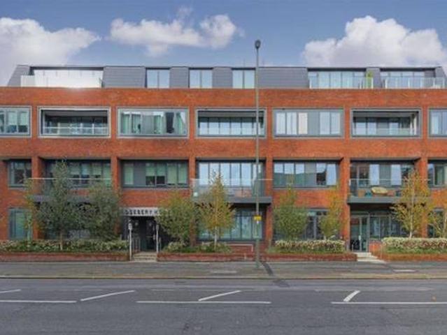 2 bedroom flat for sale in East Street Epsom Surrey KT17