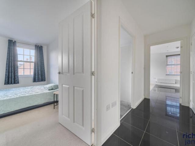 2 bedroom flat for sale in East Wichel, Swindon, SN1