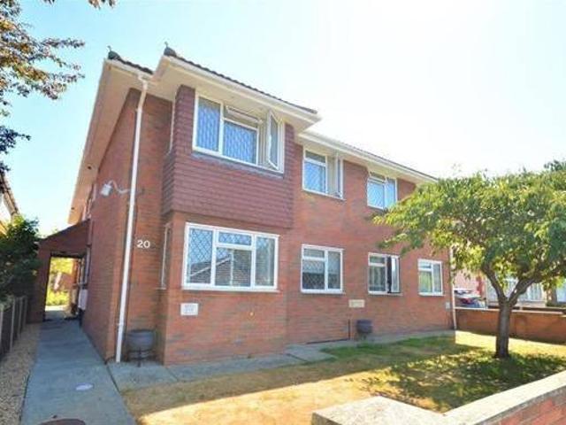 2 bedroom flat for sale in Eastbourne Grove WestcliffOnSea SS0
