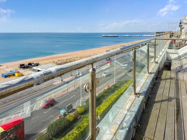 2 bedroom flat for sale in Eastern Terrace, Brighton, BN2