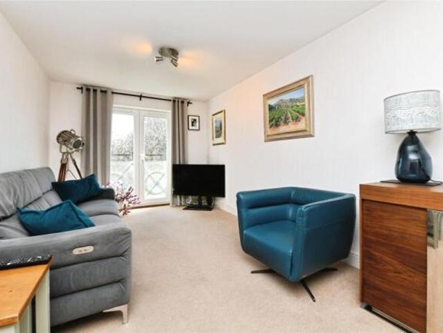 2 bedroom flat for sale in Eastfield Road, BRENTWOOD, Essex, CM14