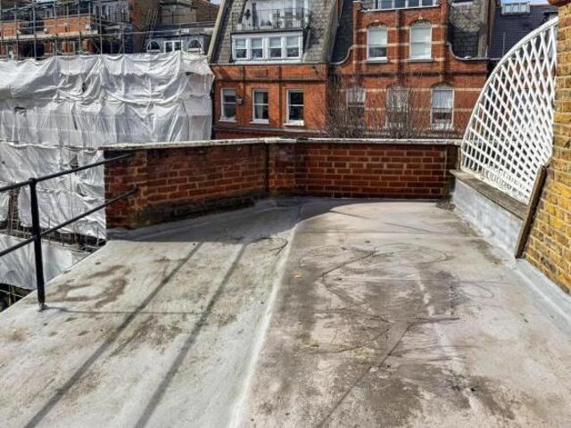2 bedroom flat for sale in Egerton Gardens, Chelsea, London, SW3