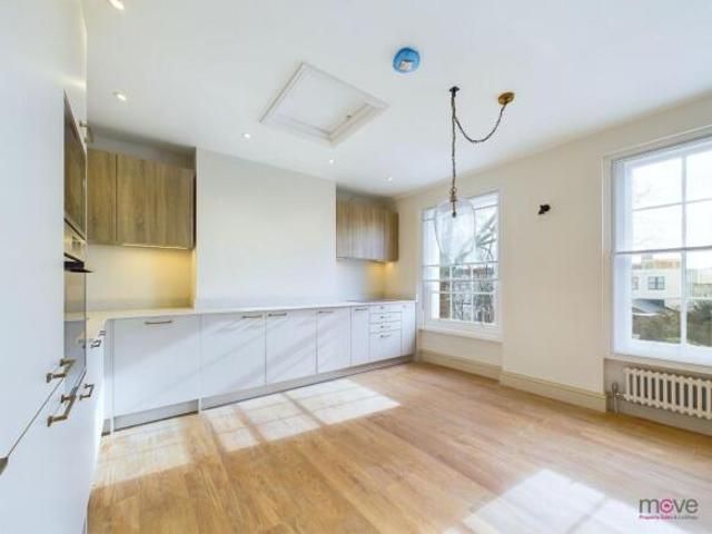 2 bedroom flat for sale in Edmonstone House, Cheltenham, GL50