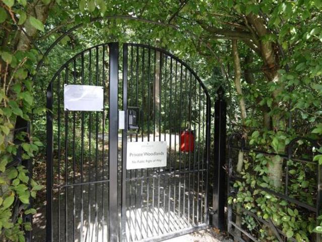 2 bedroom flat for sale in Eden Road, Dunton Green, Sevenoaks, TN14