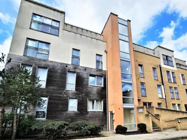 2 Bedroom Flat For Sale In Edgware, Greater London