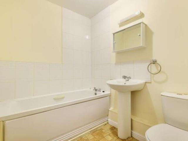 2 bedroom flat for sale in Edgecombe Road, Headington, OX3