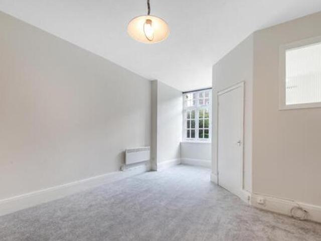 2 Bedroom Flat For Sale In Elm Tree Road