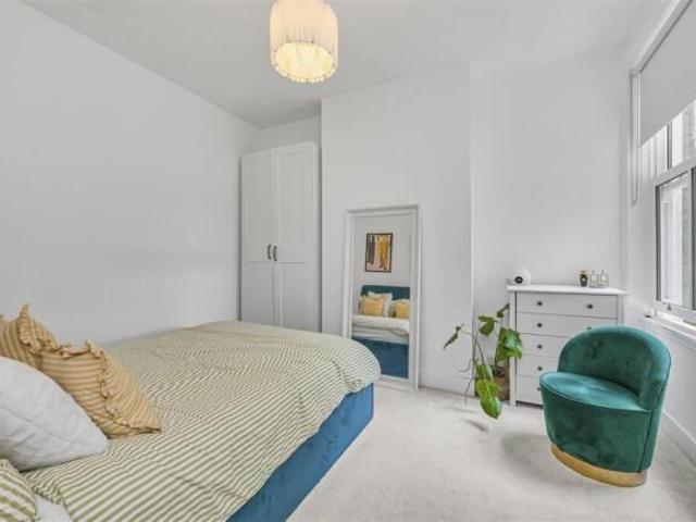2 bedroom flat for sale in Elmhurst Street, SW4