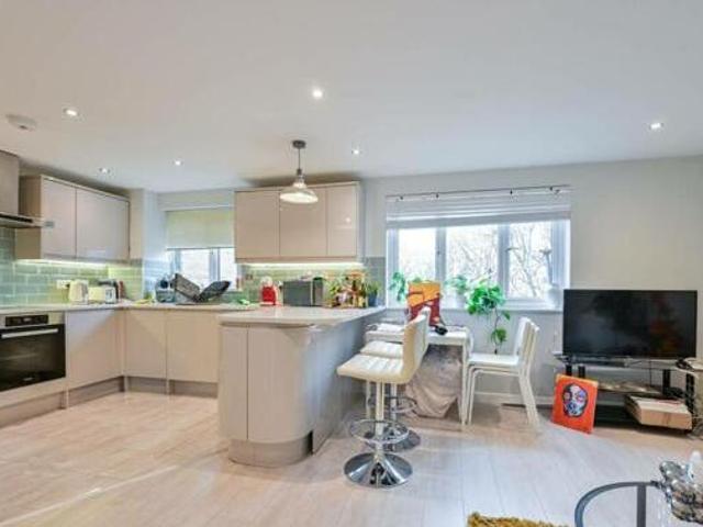 2 Bedroom Flat For Sale In Elephant And Castle, London