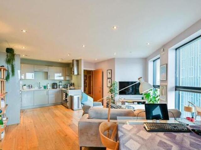 2 Bedroom Flat For Sale In Elephant And Castle, London