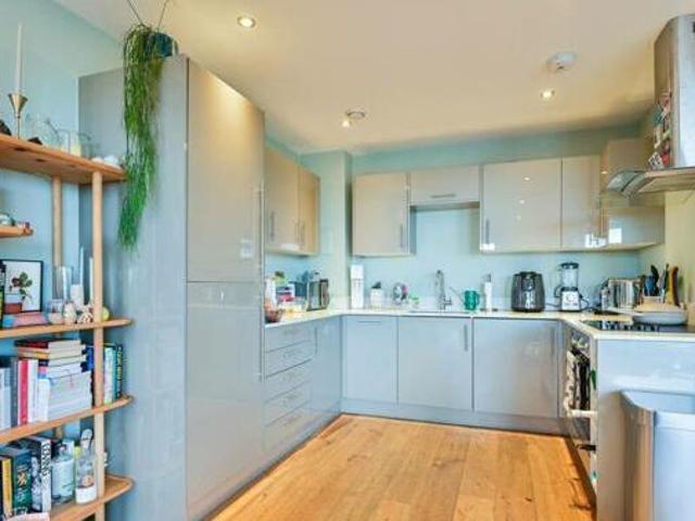 2 Bedroom Flat For Sale In Elephant And Castle, London